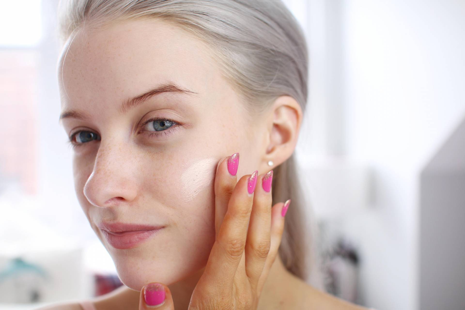 8 Tips Makeup Untuk Kulit Berminyak Agar Tahan Lama