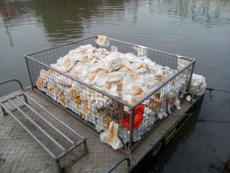 Sungai di Pulau Jawa Darurat Sampah Popok. Seharusnya Limbah Diolah ...