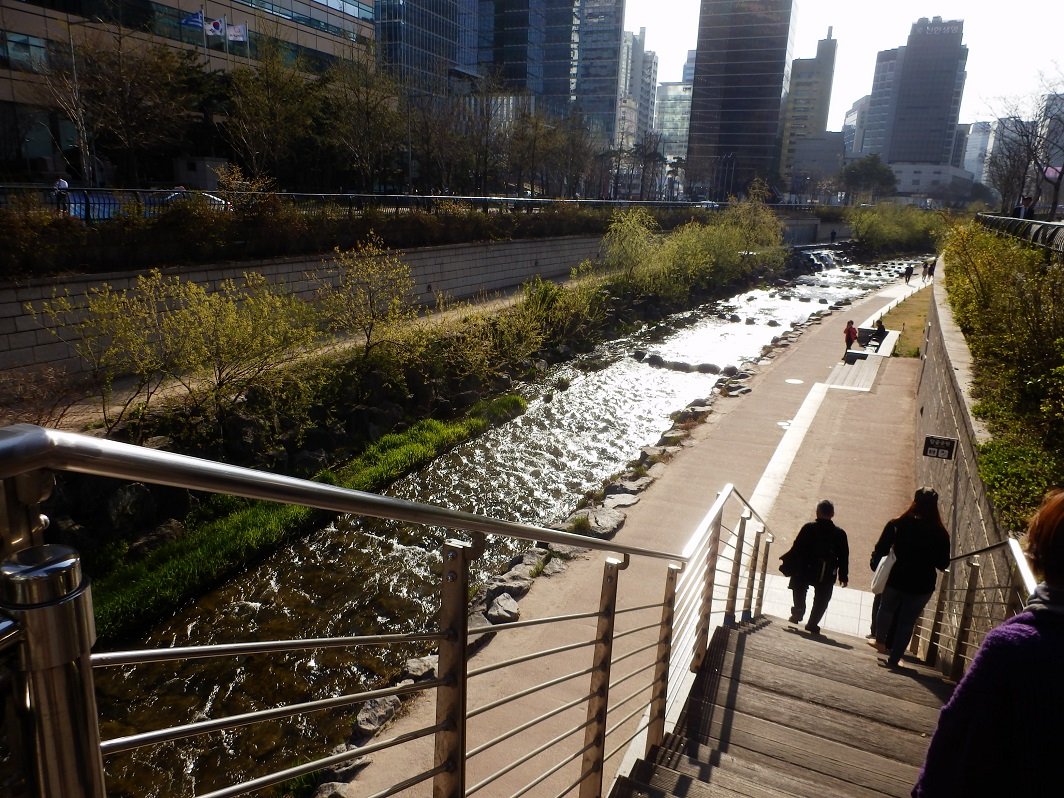 Cheonggyocheon Stream, Destinasi Cantik di Jantung Kota Seoul. Siapa ...