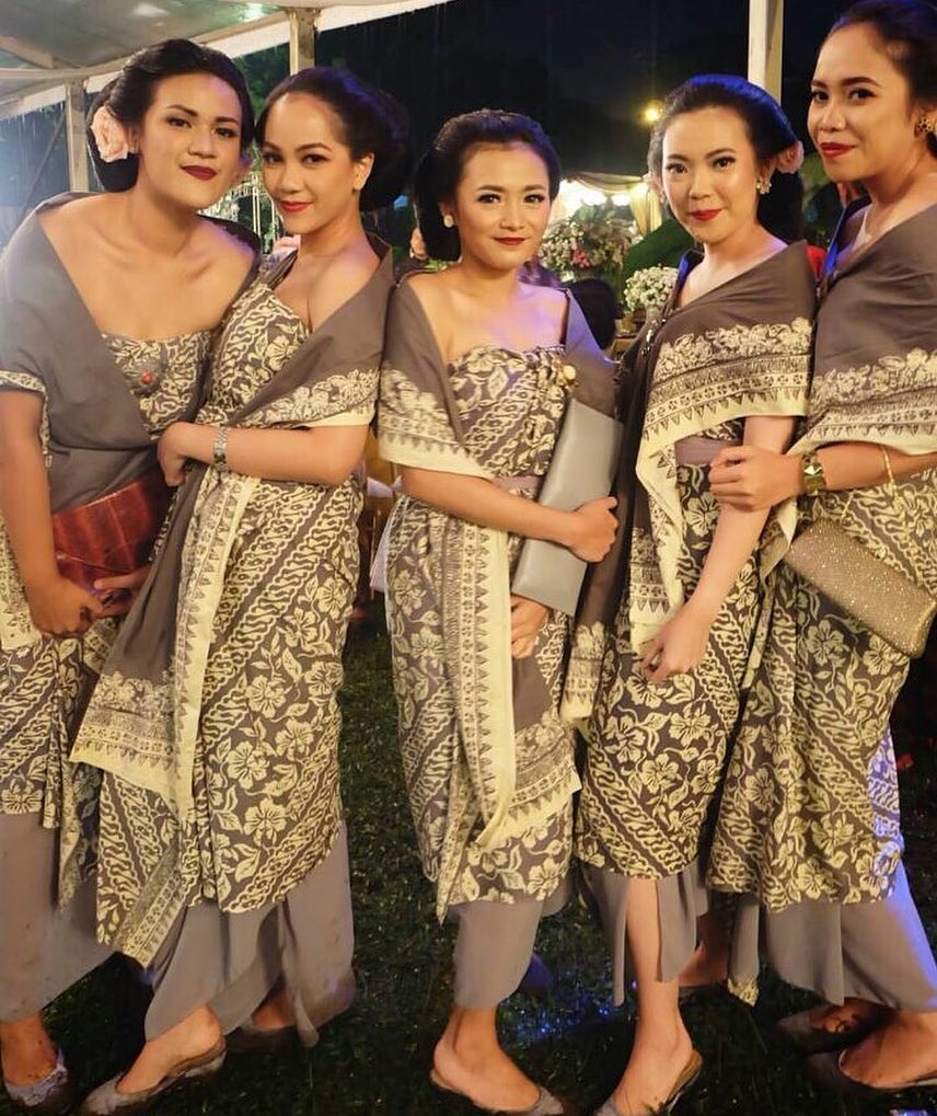 13+ Inspirasi Dodotan Jawa untuk Pagar Ayu. Tenang, Bisa Pakai ...
