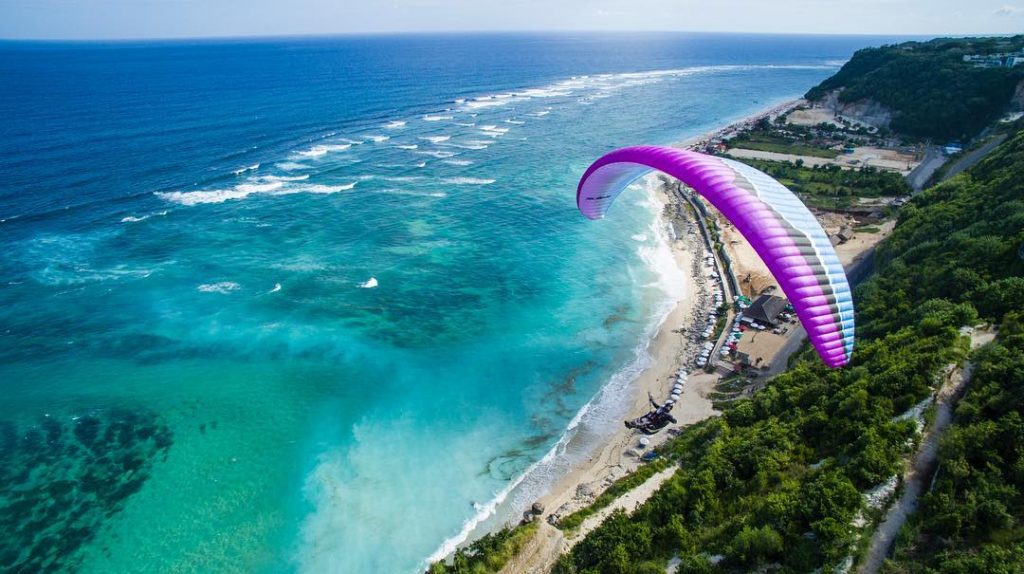 5 Destinasi Wisata Paralayang di Indonesia. Buat Kamu Pecinta Olahraga ...