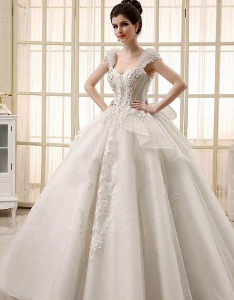 5 Gaun Pernikahan Ini Pasti Bikin Kamu Tampil Memukau