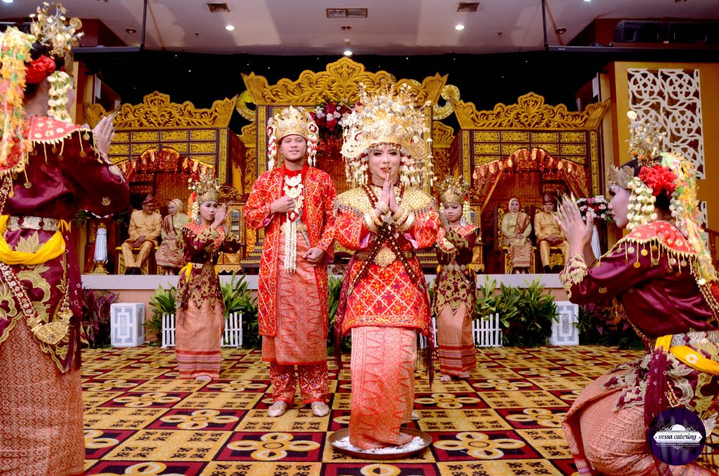 Makna Sakral di Balik Tarian Pengantin dalam 6 Pernikahan Adat ...