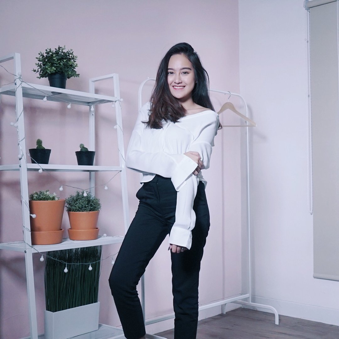 10 Ide Atasan Off Shoulder ala Selebgram yang Kecenya Kebangetan. Bikin ...