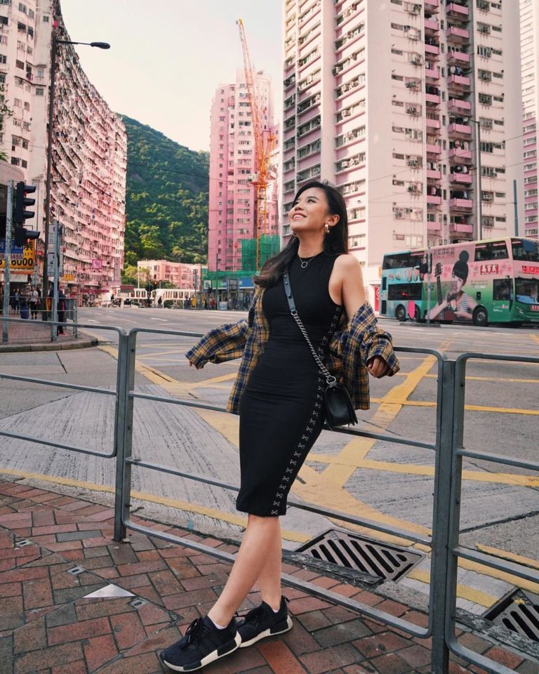 8 Pose Ala Selebgram ini Bisa Ditiru Biar Foto OOTD Nggak Lagi Kaku ...