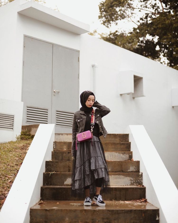 10 Ide Gaya Rok Ruffle Kotak-Kotak. Nggak Cuma Nyaman, Tampilannya pun ...