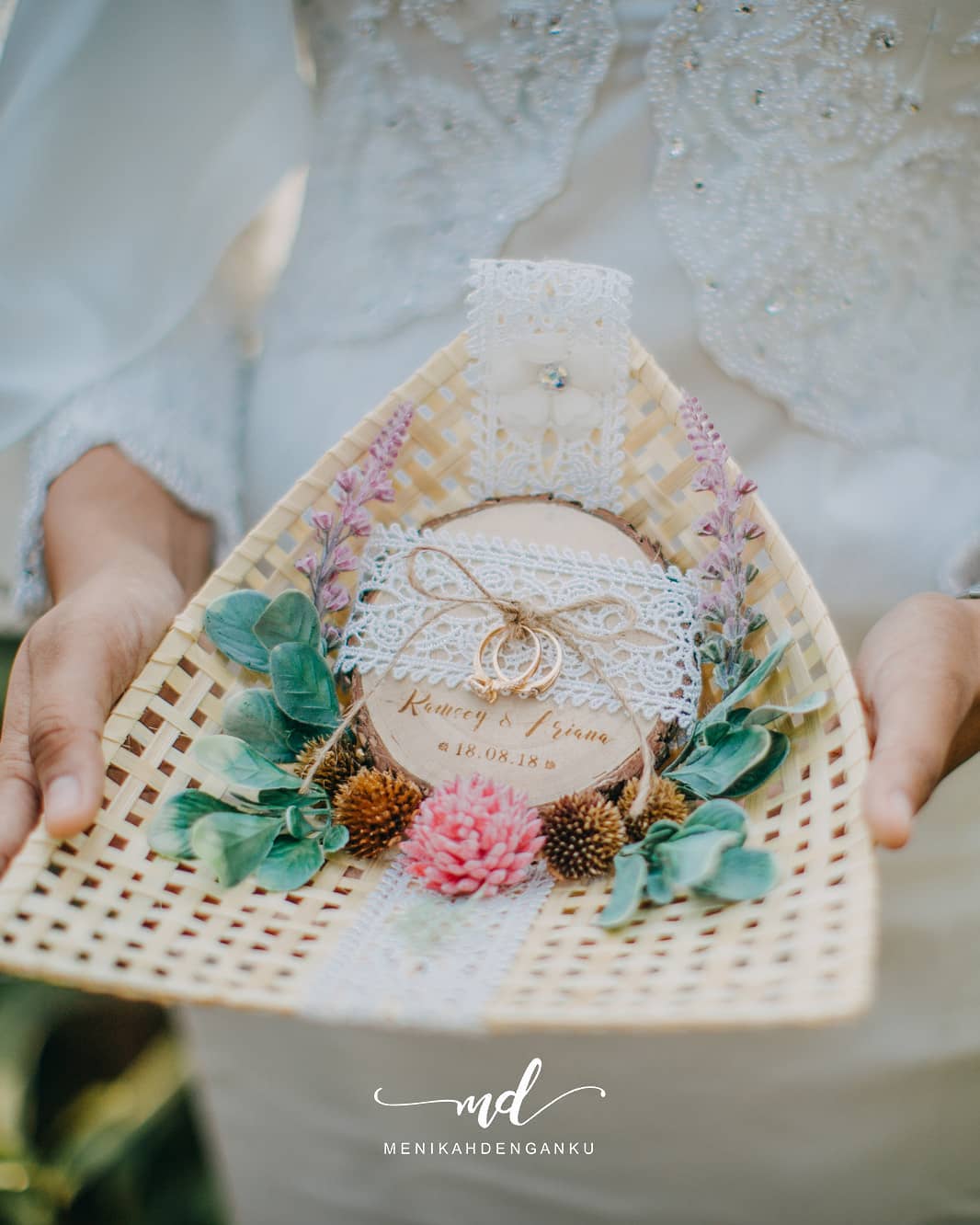 10 Inspirasi Ring Box Cantik Berbahan Kayu. Pas Nih, Buat Pesta ...