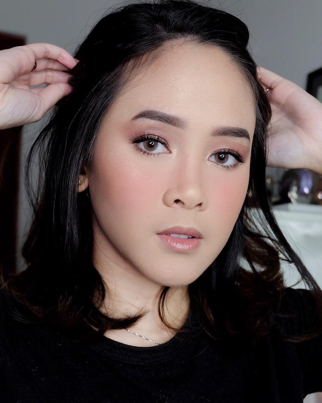 Satu Warna untuk Semua, Sontek Yuk 12 Ide Monochromatic Make-up Look ...