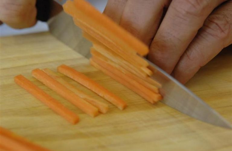 11 Jenis Potongan Sayuran ala Chef yang Bervariasi