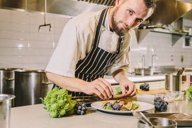 Urutan Tingkatan Profesi Chef yang Jadi Pahlawannya Dapur