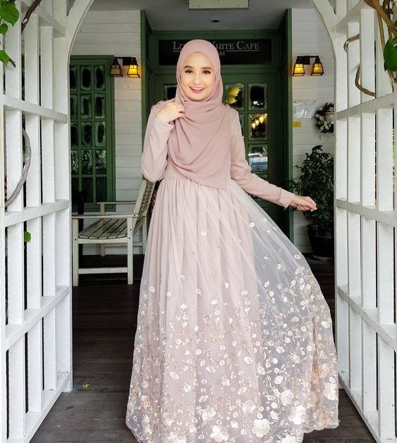 Model Baju Pesta yang Cocok Digunakan untuk Wanita Berhijab ini bakal ...