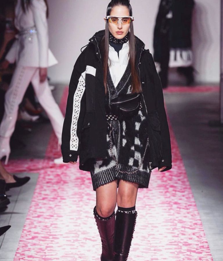 9 Potret Stylish Taleedah Tamer, Putri CEO Arab Saudi yang Jadi Model ...