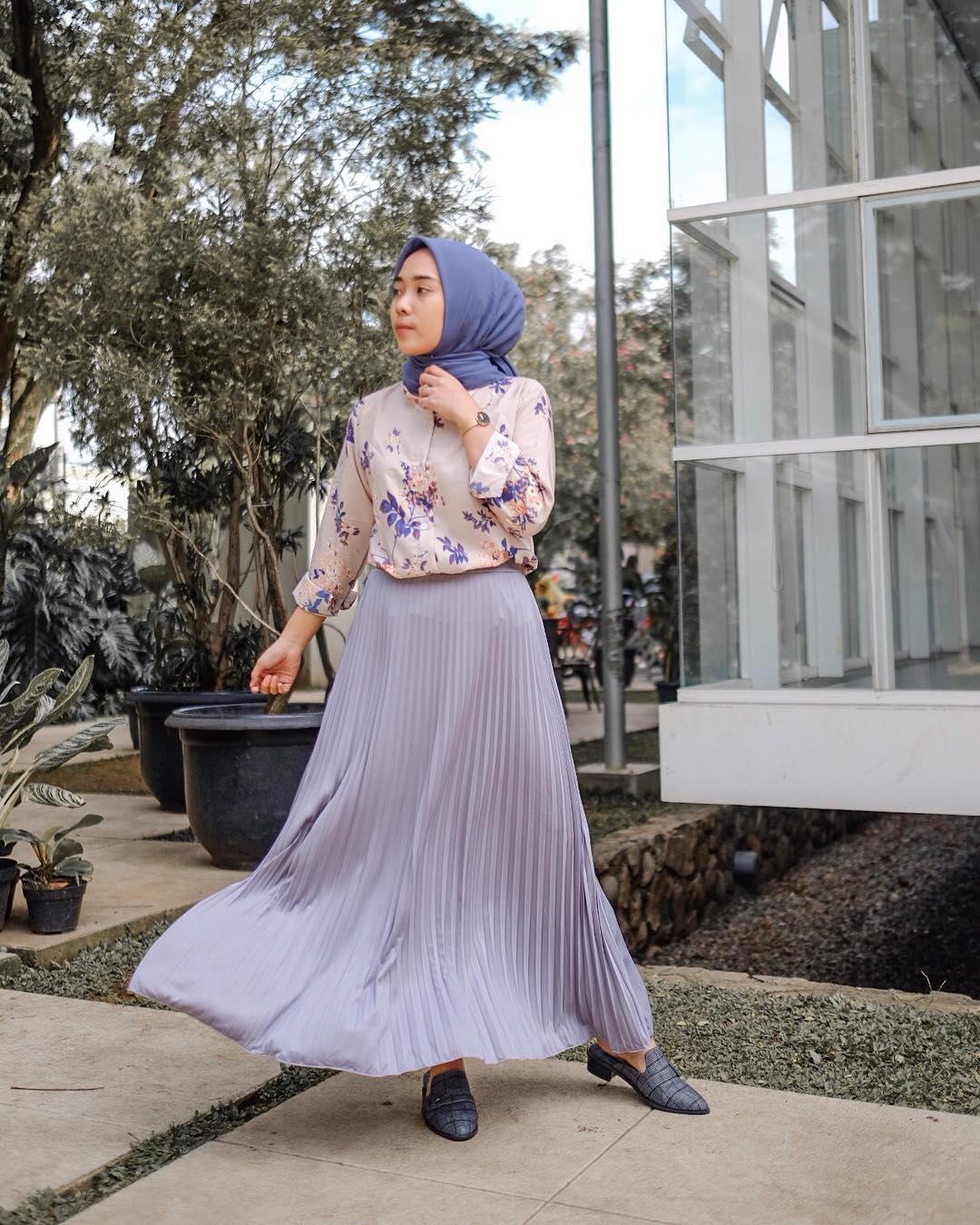 11 Ide Busana Motif Floral Ala Hijaber Putri Melati. Manis dan Romantis ...
