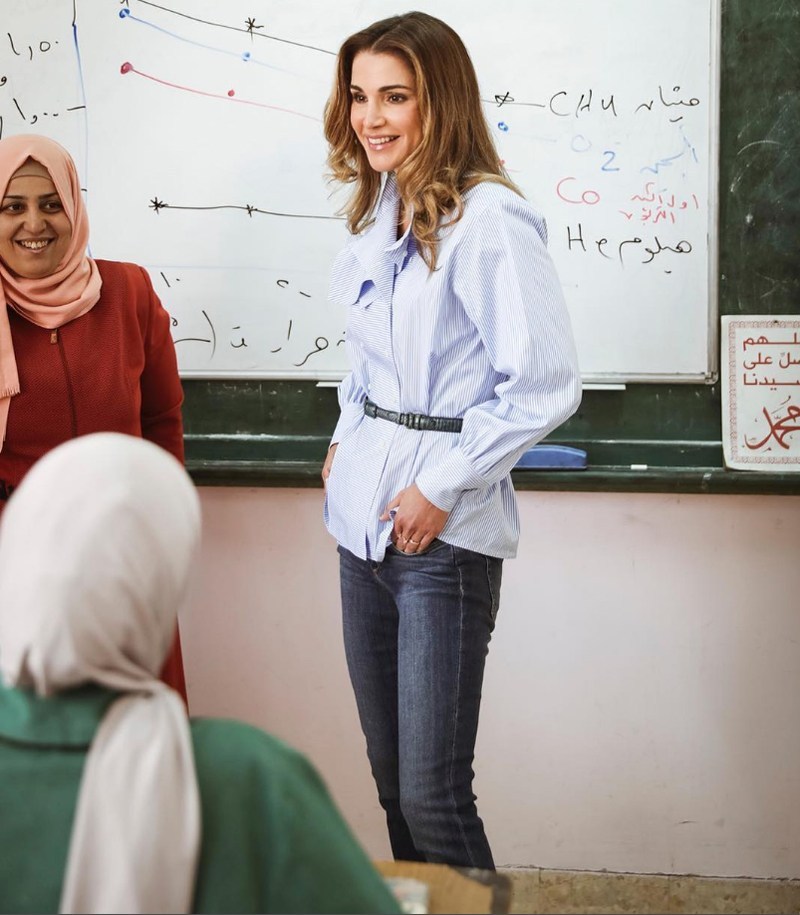12 Foto Busana Elegan Queen Rania, Permaisuri Paling Chic dan ...