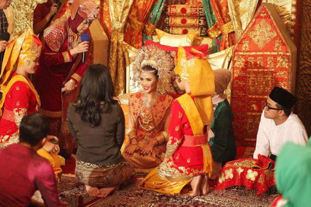 Mengenal Tradisi Bajapuik, Menjemput Calon Pengantin Pria dalam ...