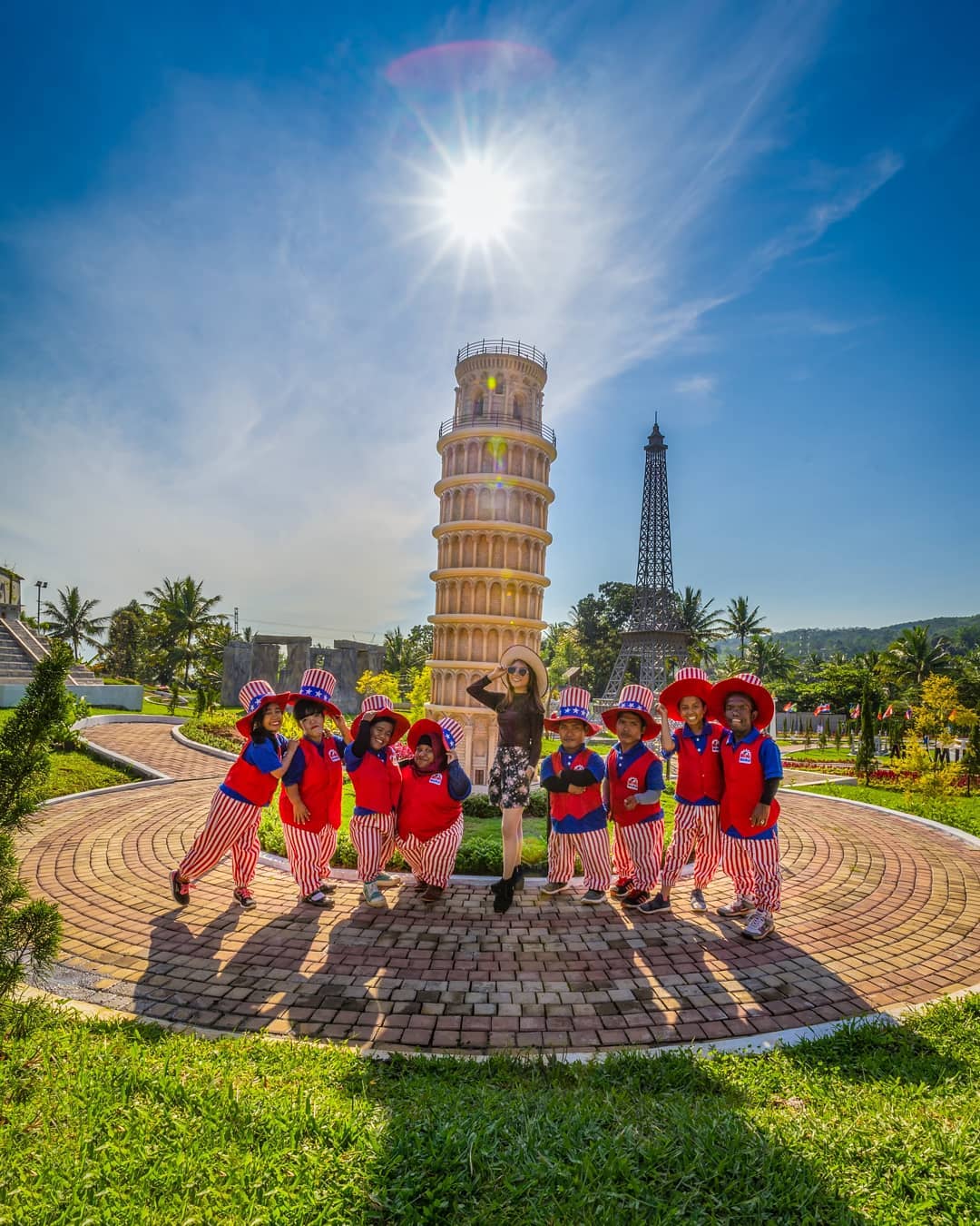 Taman Mini Mania, Destinasi Hits di Semarang dengan Miniatur Landmark ...