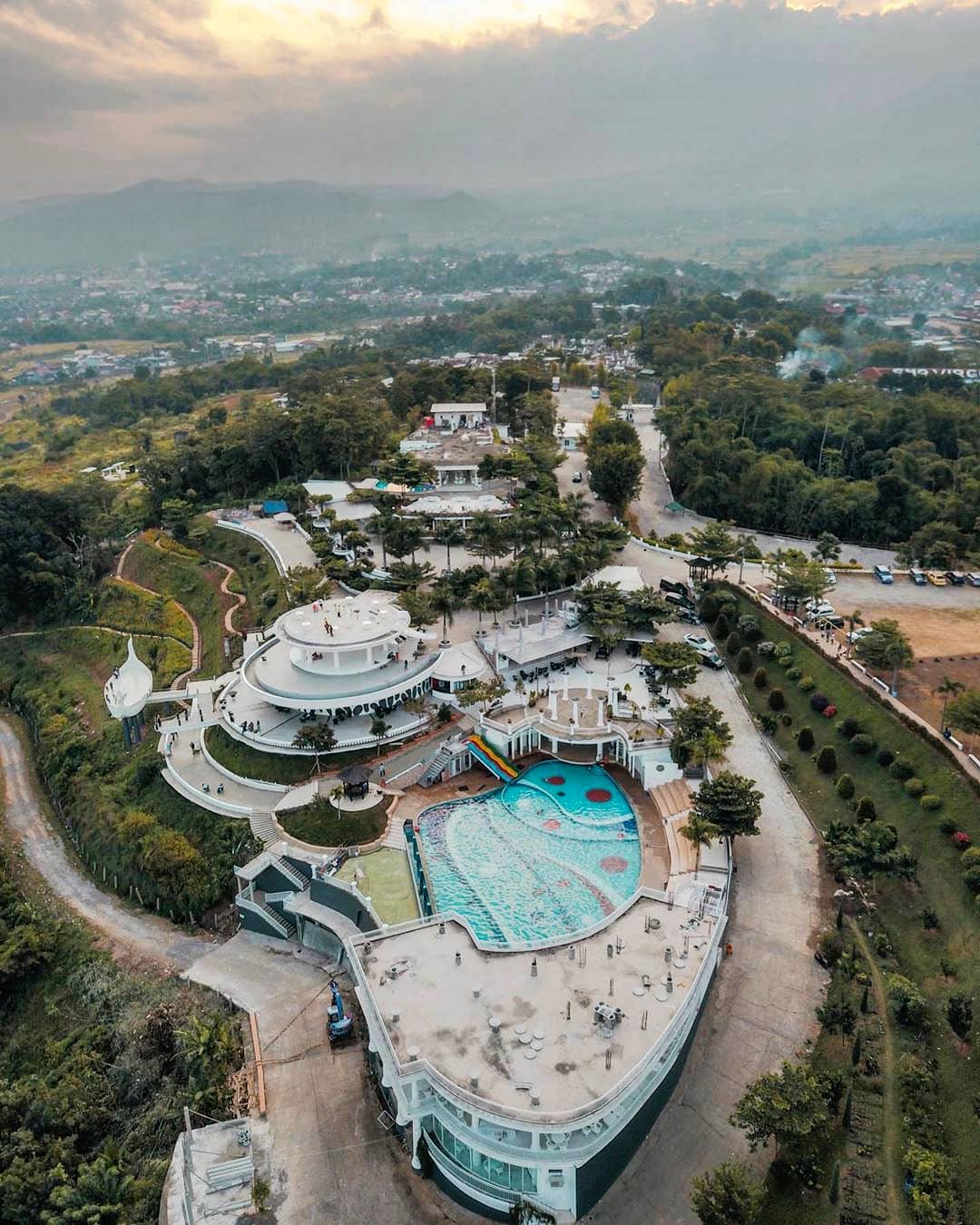 Main ke Eling Bening Ambarawa, Resort dengan Pemandangan Alam yang ...