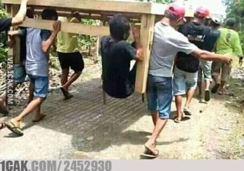 10 Orang Indonesia Paling Santai yang Tertangkap Kamera. Gini Lo Cara ...