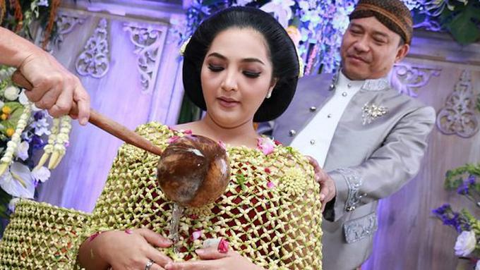 5 Tradisi Tujuh Bulanan Hamil dari Berbagai Daerah di Indonesia. Sakral ...