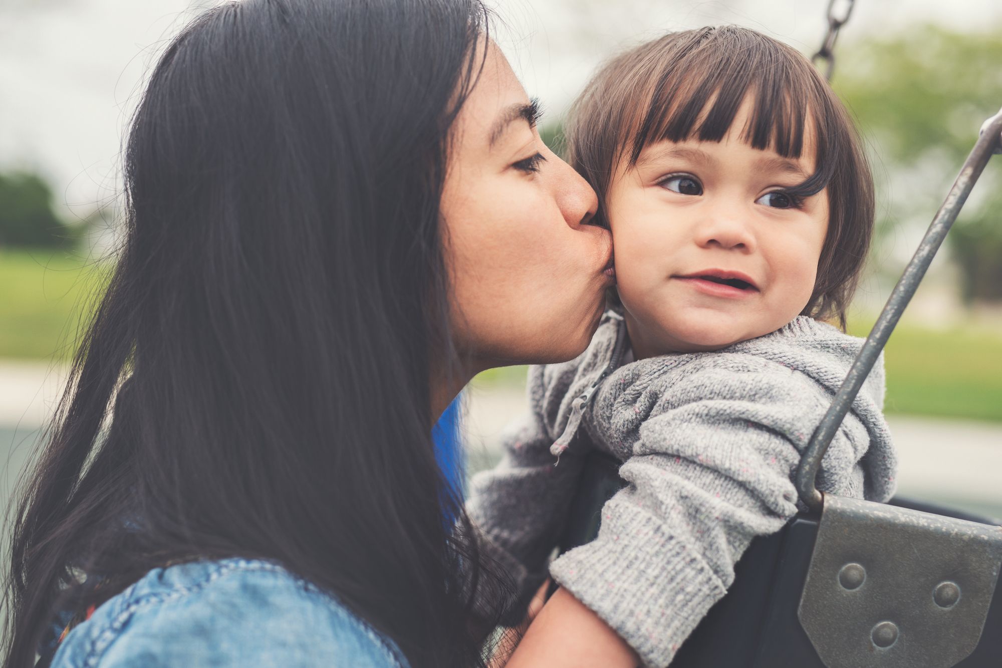 Dear Para Ibu Bekerja di Luar Sana, Meski Lelah Kamulah Sosok Panutan ...