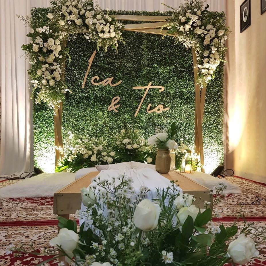 10 Ide Dekorasi Meja Akad dalam Ruangan Bertema Rustic