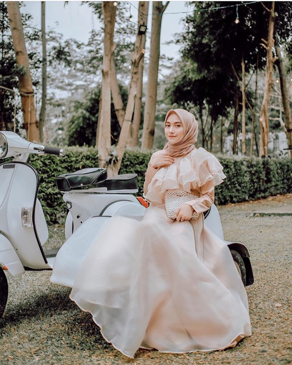 10 Inspirasi Gaun Pernikahan Organza yang Kekinian
