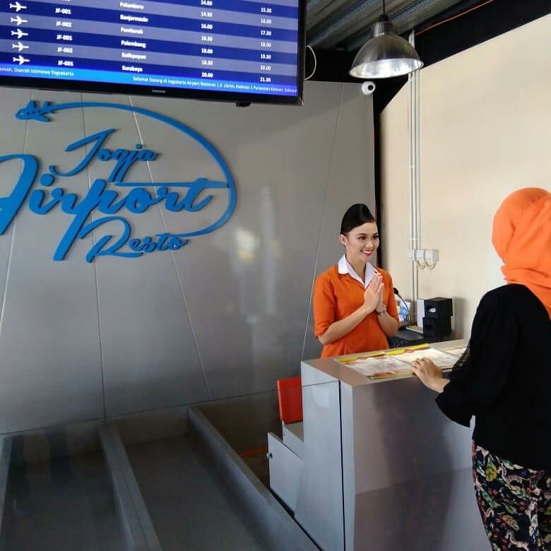 Jogja Airport Resto, Tempat Makan dengan Suasana Bandara. Ada Pesawat ...