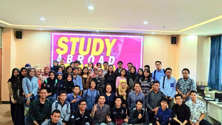 AIESEC UPN Adakan Study Aboad Seminar. Ajak Pemuda Berani Menimba Ilmu ...
