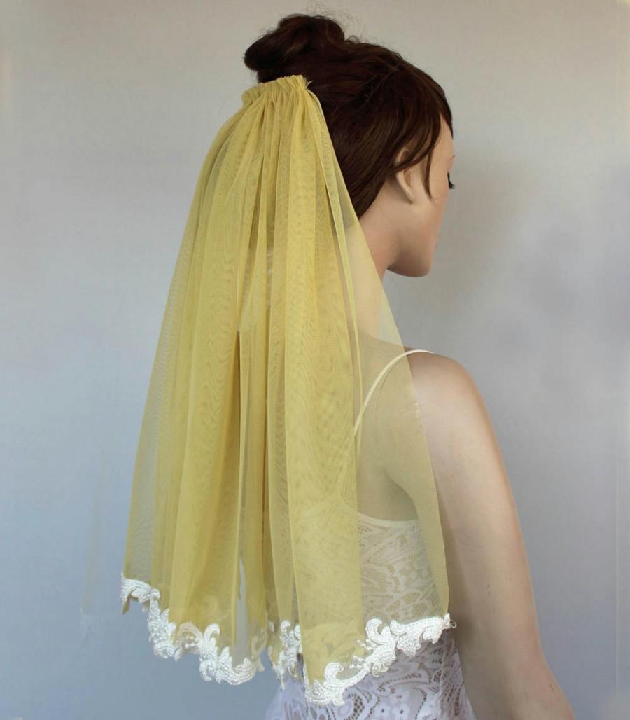 10 Padu Padan Busana Pernikahan dengan Veil Selain Putih