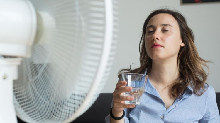 6 Cara Ampuh Hilangkan Gerah Saat Cuaca Panas. Bukan dengan Kipas Angin ...