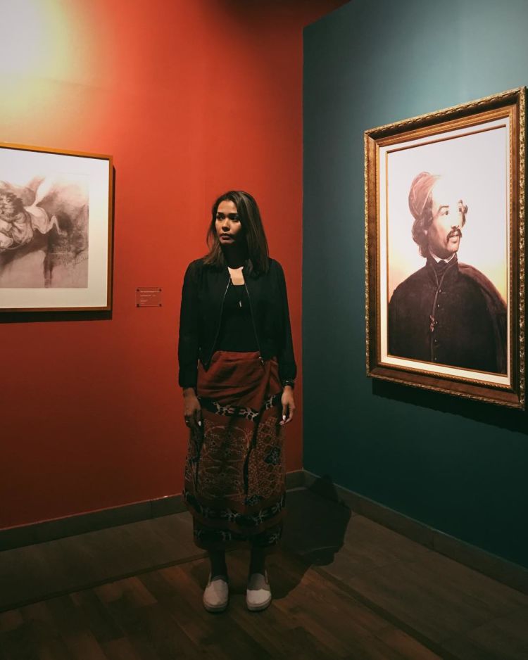 8 OOTD Rok Batik yang Sederhana. Biar Nggak Melulu Dibilang Mau Kondangan!