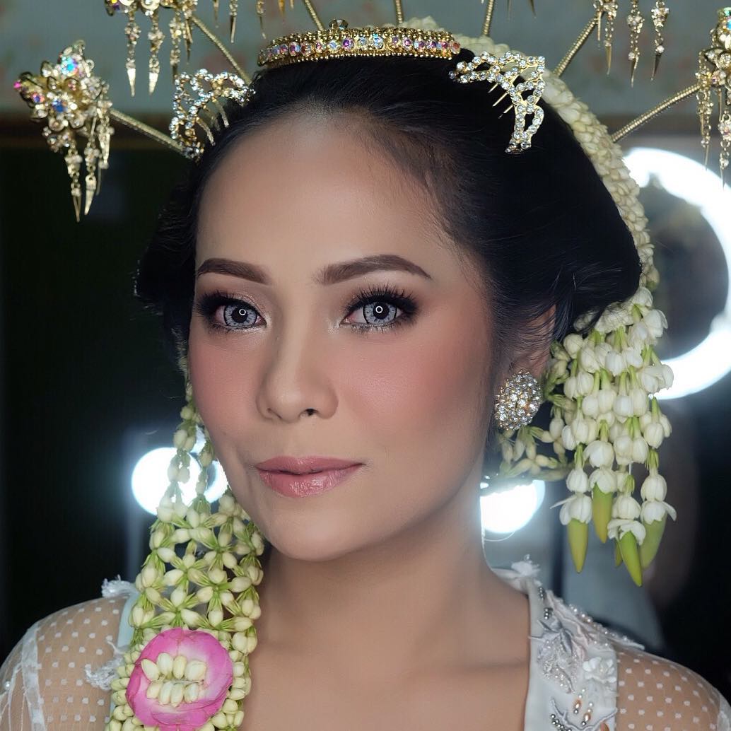 Lebih Simpel, Ini 10 Ide Make-up Pernikahan Jawa Tanpa Paes untuk ...