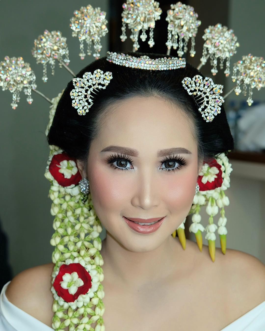 Lebih Simpel, Ini 10 Ide Make-up Pernikahan Jawa Tanpa Paes untuk ...
