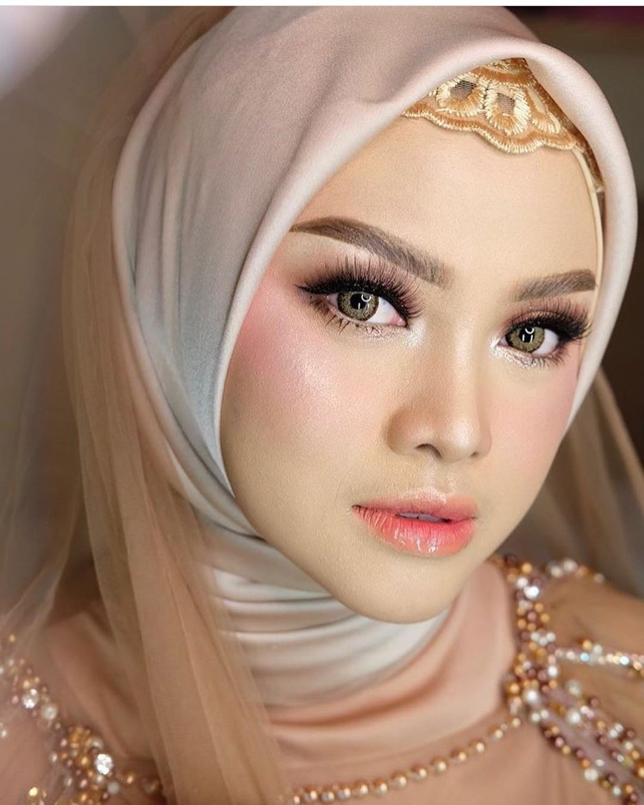 7 Makeup Pengantin Natural Hijab Favorit di Instagram