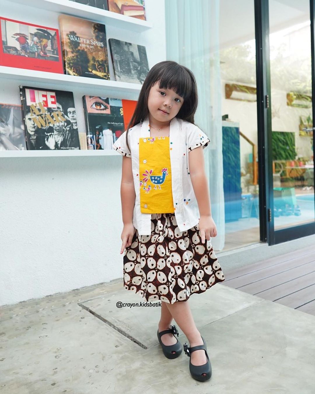 8 OOTD Rok Batik yang Sederhana. Biar Nggak Melulu Dibilang Mau Kondangan!