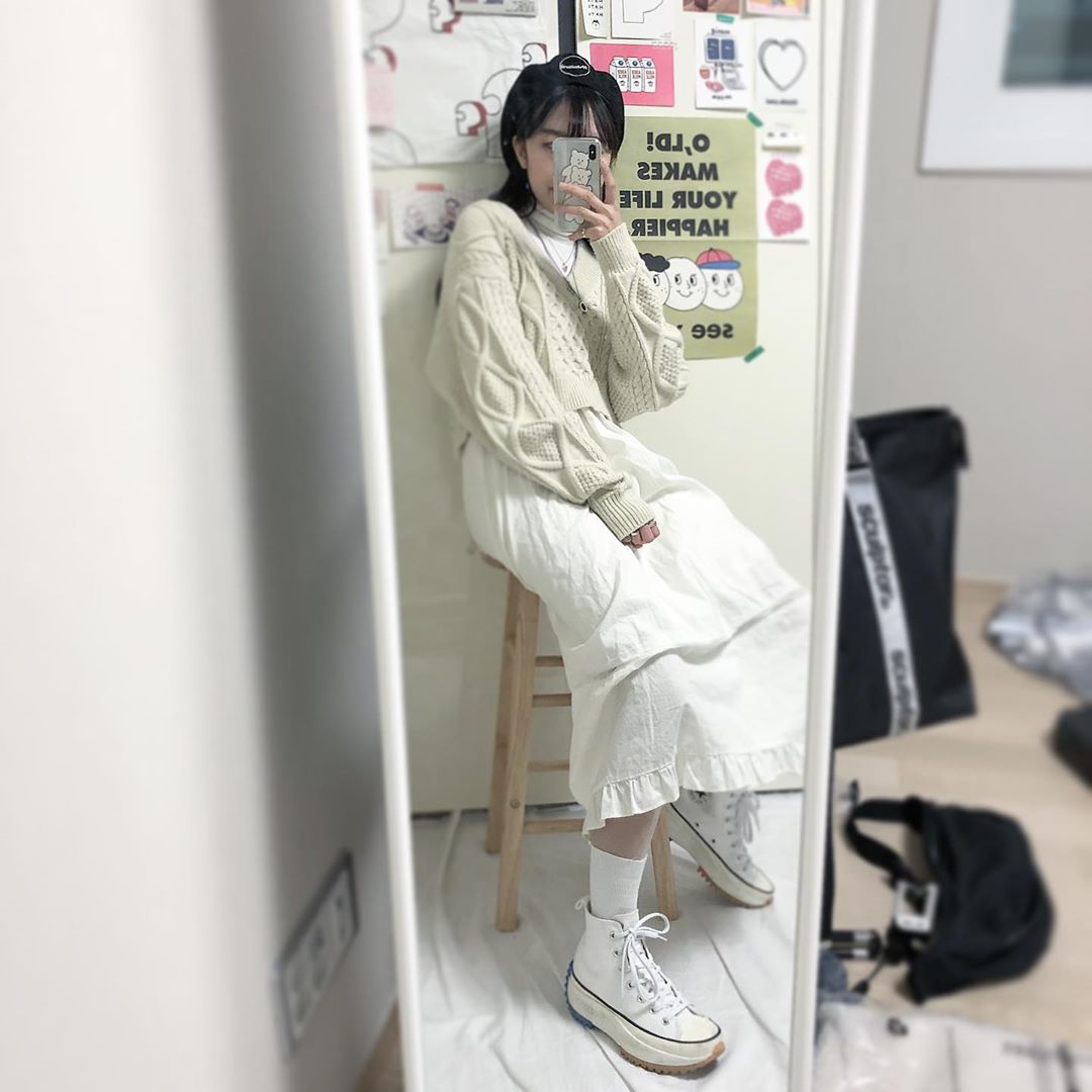 10 Ide Potret Mirror Selfie Aesthetic Yang Kece