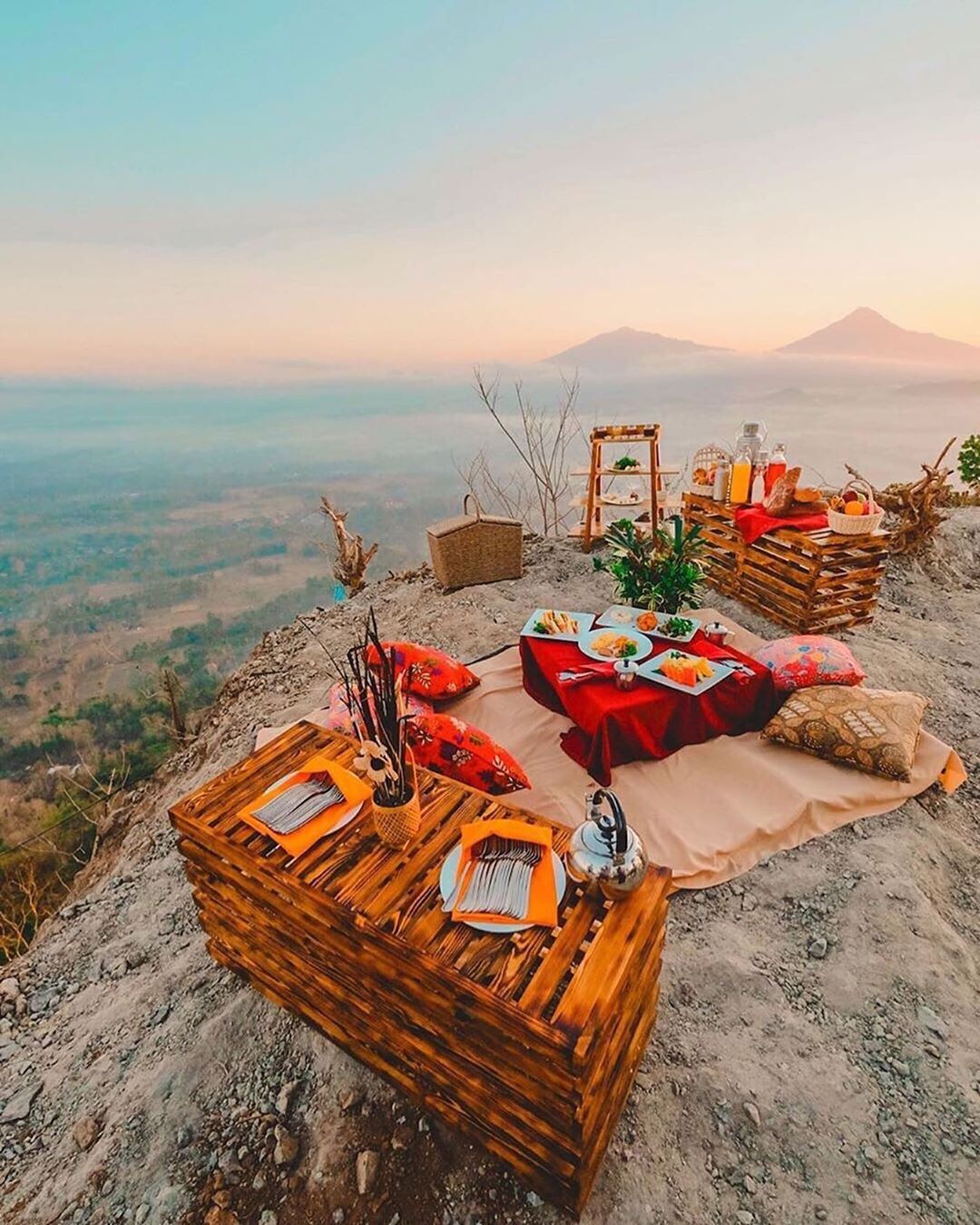 Berburu Senja di Mata Langit Plataran yang Menyajikan Pemandangan ...