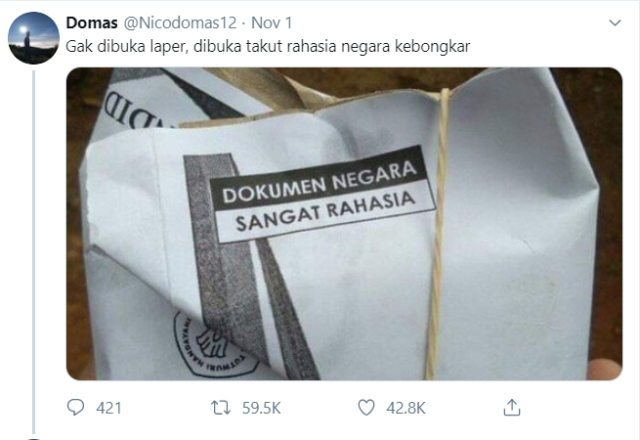 12 Balada Kocak Kertas Gorengan dan Nasi Bungkus. Kalau Konyol Begini, Makan pun Jadi Nggak Fokus