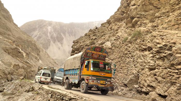 10 Potret Karakoram, Jalanan Paling Eksotis di Dunia yang Hubungkan ...