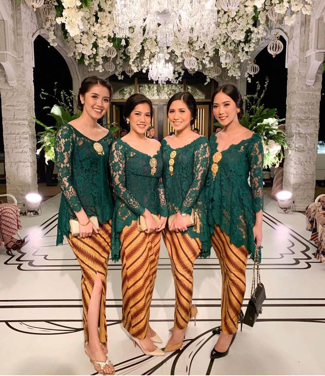 7 Seragam Kebaya Bridesmaid Nuansa Hijau untuk Kesan Mahal dan Elegan ...