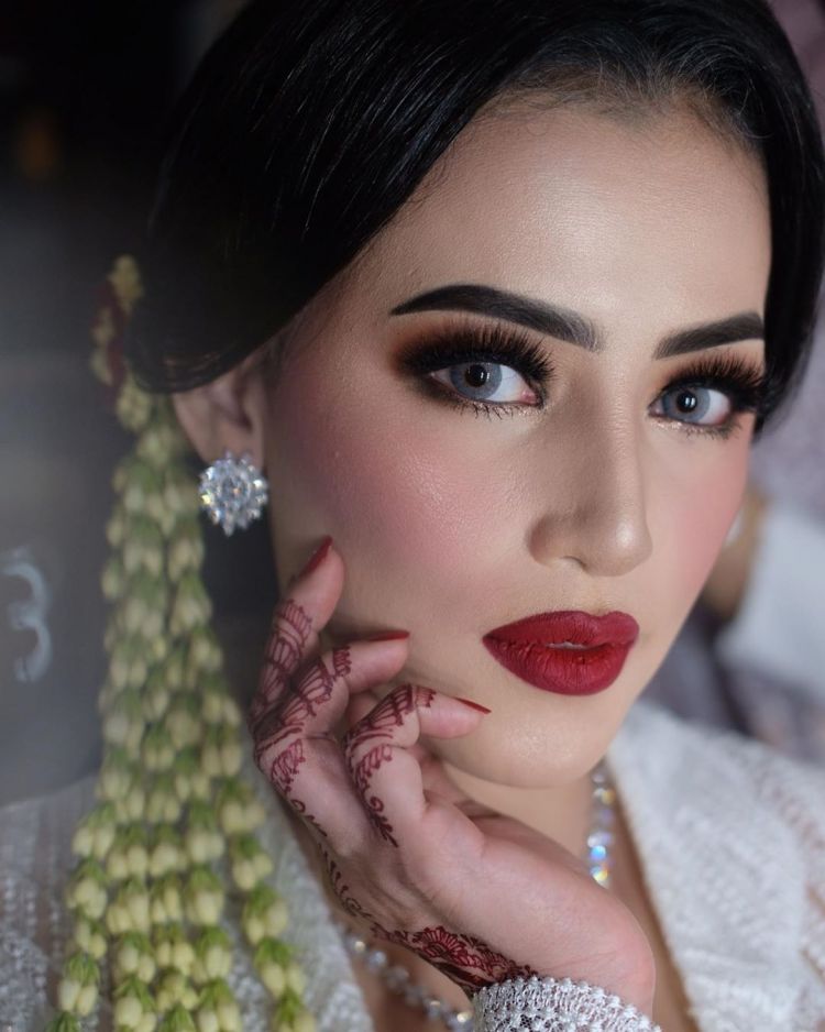 12 Ide Make-up Arab untuk Pernikahan. Glamor dan Mewah, Makin Siap Jadi ...