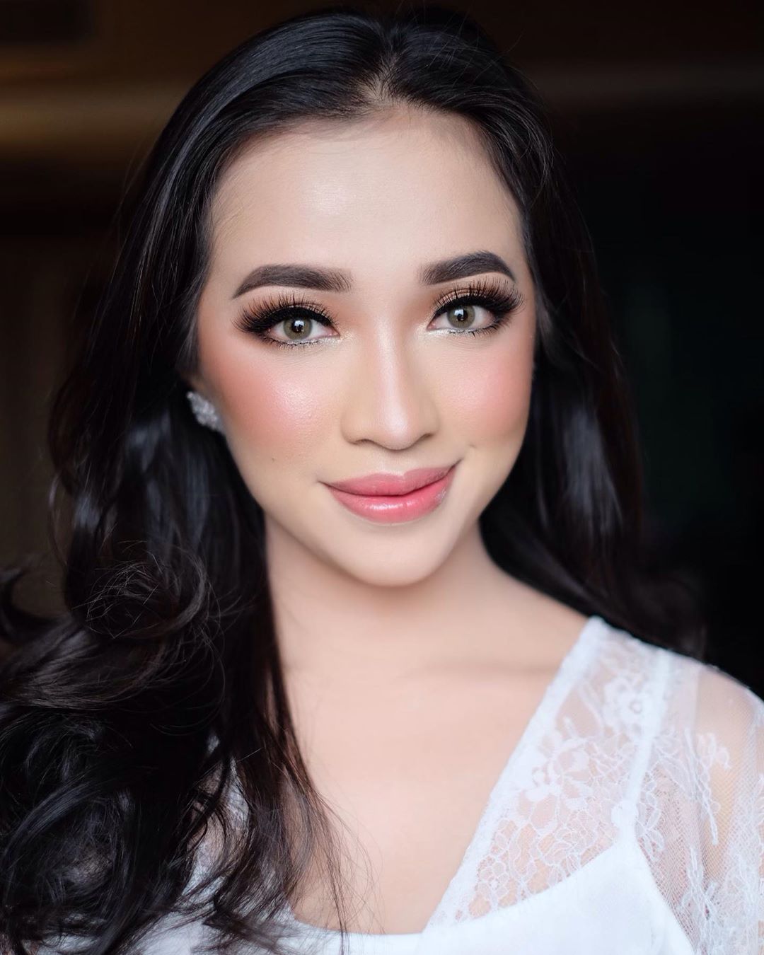 7 Inspirasi Make-up Lamaran Nuansa Merah Muda. Pas Dipadukan dengan ...