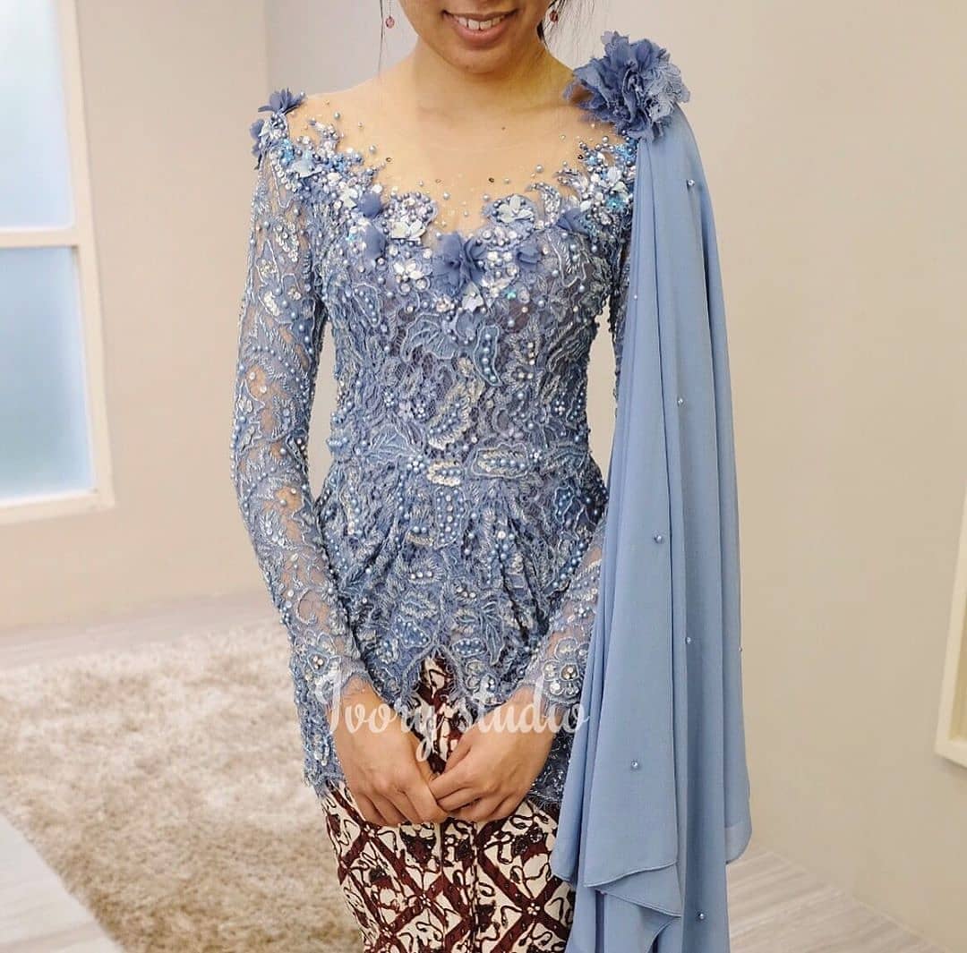 13 Ide Kebaya Nuansa Biru Muda untuk Lamaran. Anggun, Elegan dan Adem ...