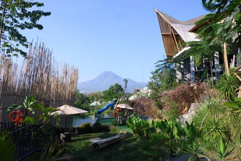 Glamping Oak Tree Resort, Sensasi Glamping Mewah di Batu Malang. Cocok ...