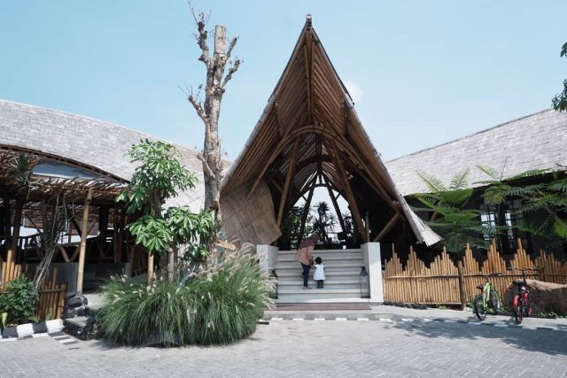 Glamping Oak Tree Resort, Sensasi Glamping Mewah di Batu