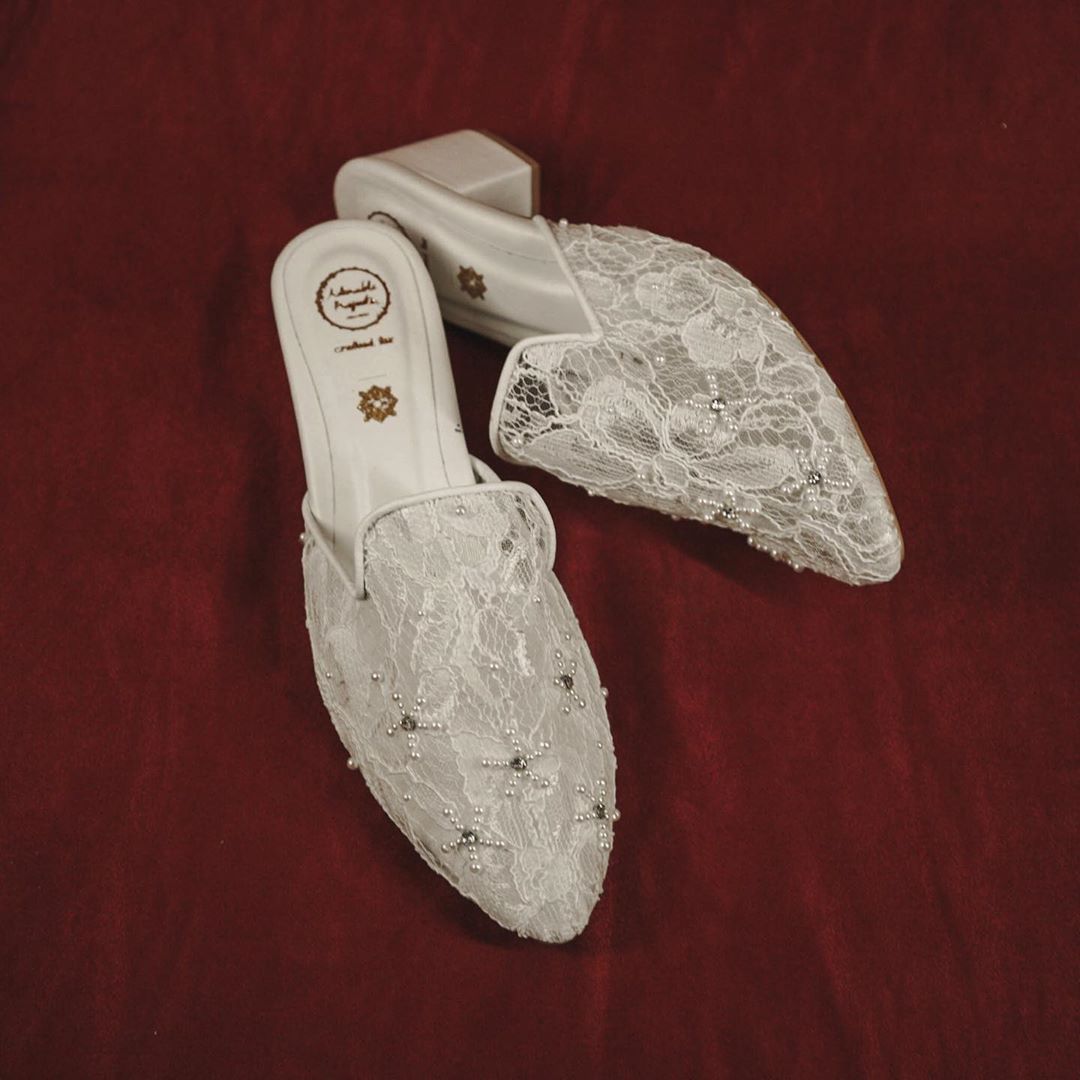 16 Rekomendasi Sandal Selop Cantik untuk Pernikahan. Sempurna Banget ...