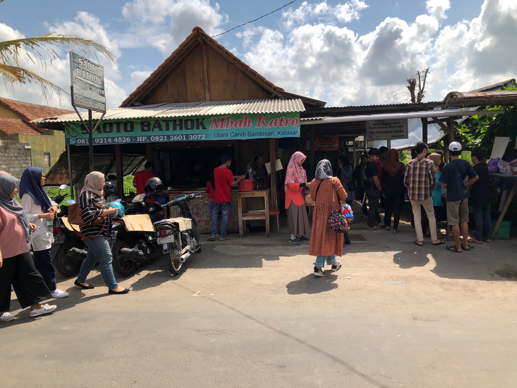 Soto Batok Mbah Katro, Sarapan Unik di Sleman dengan Pemandangan Sawah ...