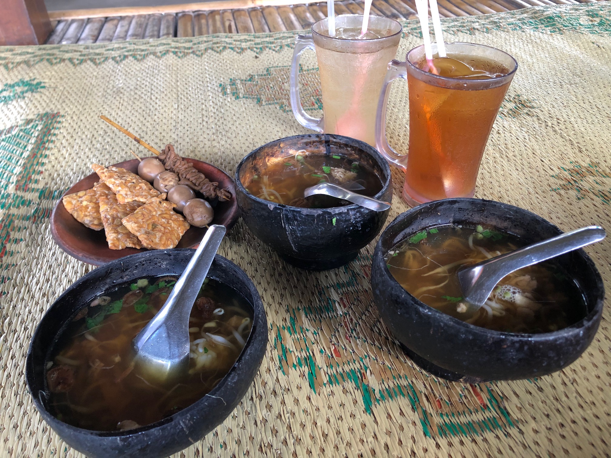Soto Batok Mbah Katro, Sarapan Unik di Sleman dengan Pemandangan Sawah ...