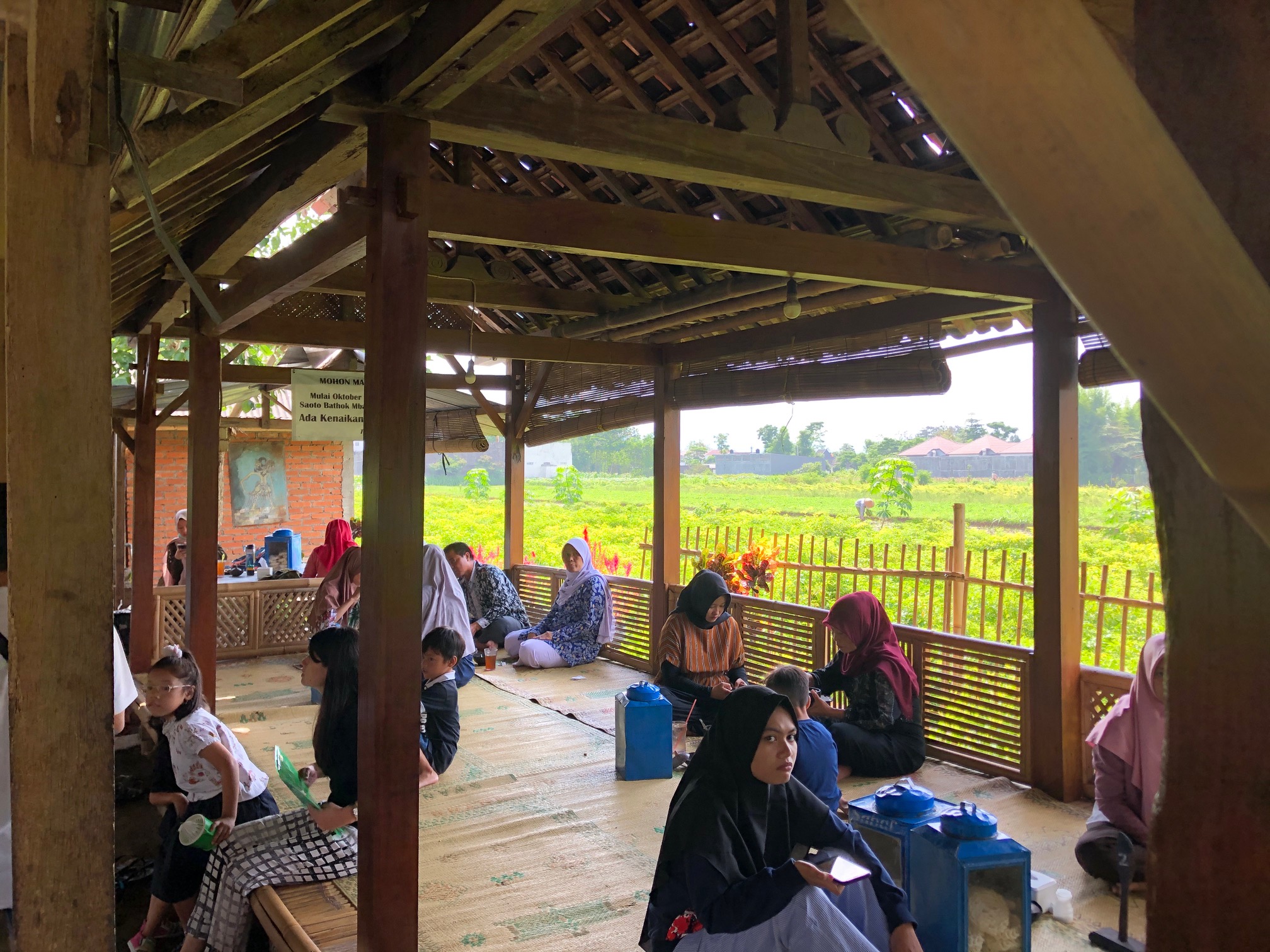 Soto Batok Mbah Katro, Sarapan Unik di Sleman dengan Pemandangan Sawah ...