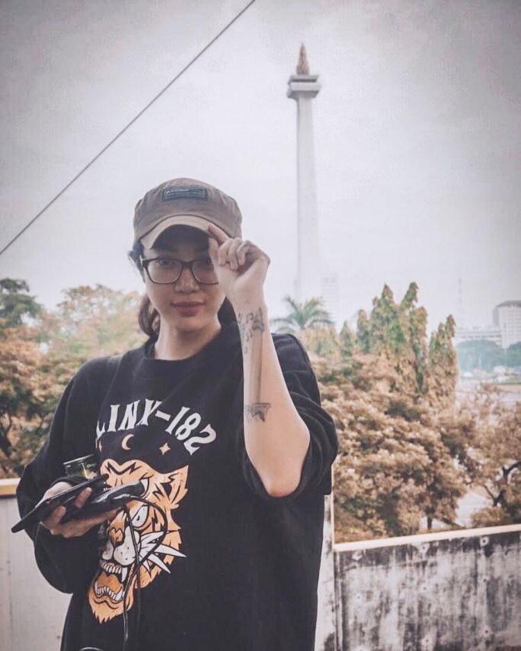 11 Artis Cewek yang Bertato, Punya Makna Tersendiri